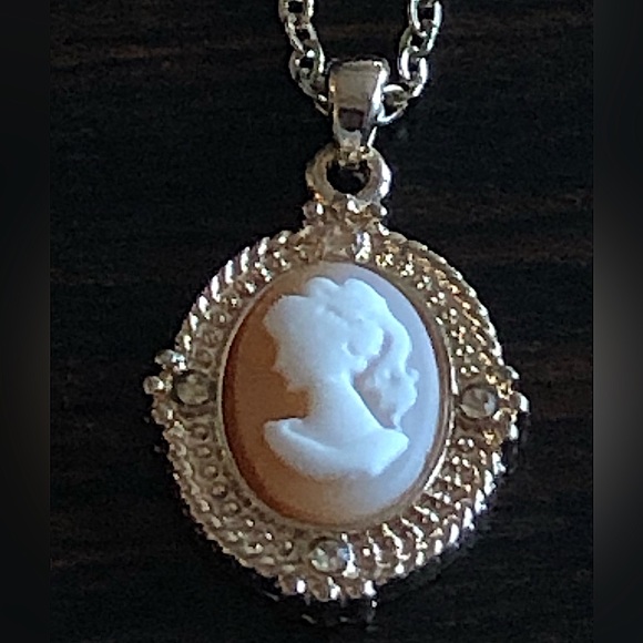 Jewelry | Y2k Gold Victorian Profile Pendant Necklace | Poshmark